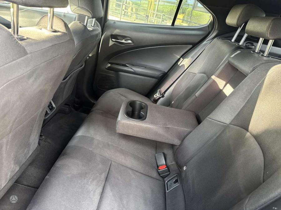 Melns Lexus UX 250h 2020 Daugavpils, ar dzinēja tilpumu 1.99 L un nobraukumu 131 tūkst. km par 21299 €, foto 23 vietnē AUTOMOTO.COM.LV