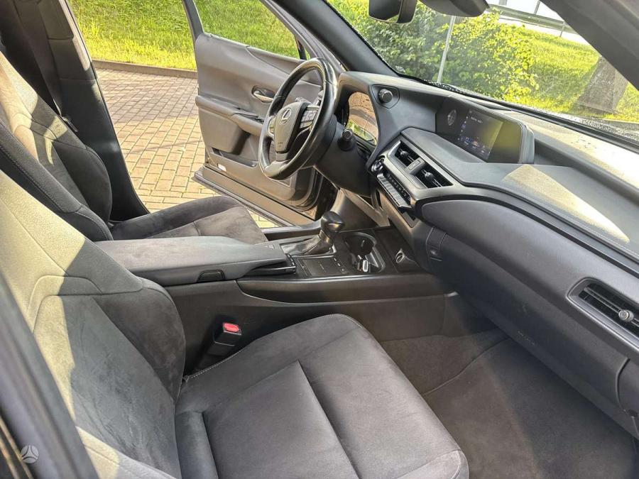 Melns Lexus UX 250h 2020 Daugavpils, ar dzinēja tilpumu 1.99 L un nobraukumu 131 tūkst. km par 21299 €, foto 24 vietnē AUTOMOTO.COM.LV