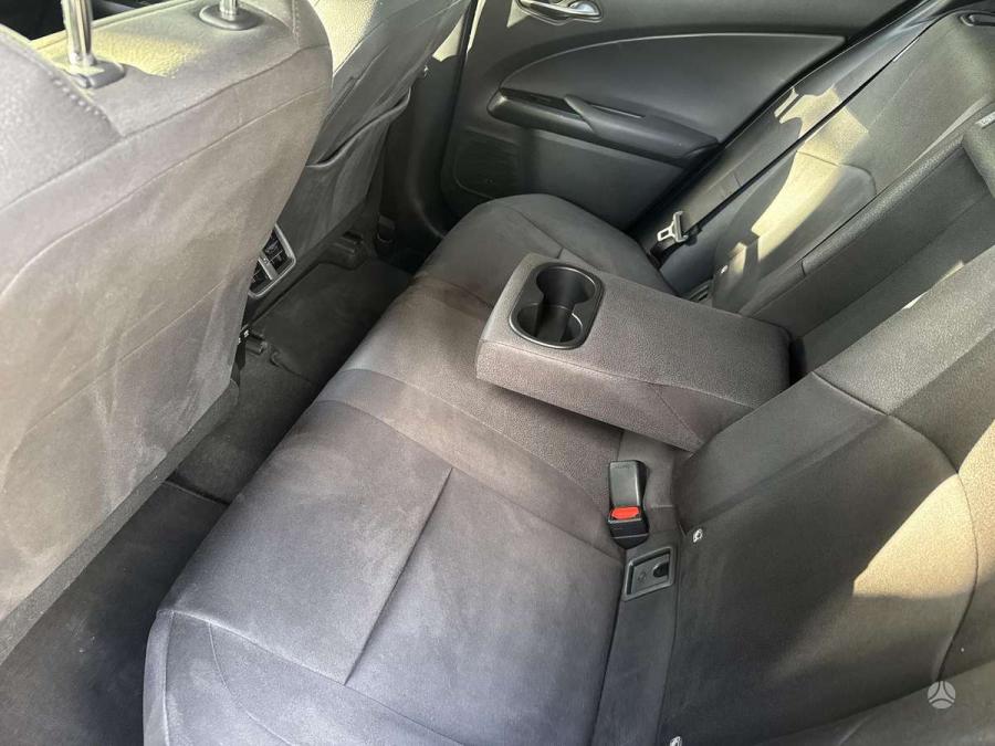 Melns Lexus UX 250h 2020 Daugavpils, ar dzinēja tilpumu 1.99 L un nobraukumu 131 tūkst. km par 21299 €, foto 25 vietnē AUTOMOTO.COM.LV