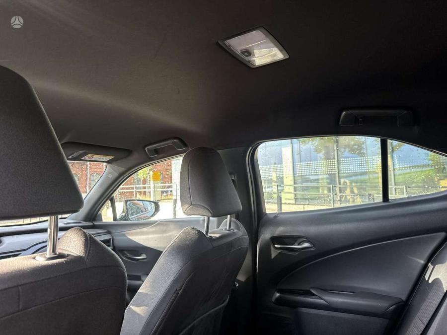 Melns Lexus UX 250h 2020 Daugavpils, ar dzinēja tilpumu 1.99 L un nobraukumu 131 tūkst. km par 21299 €, foto 27 vietnē AUTOMOTO.COM.LV