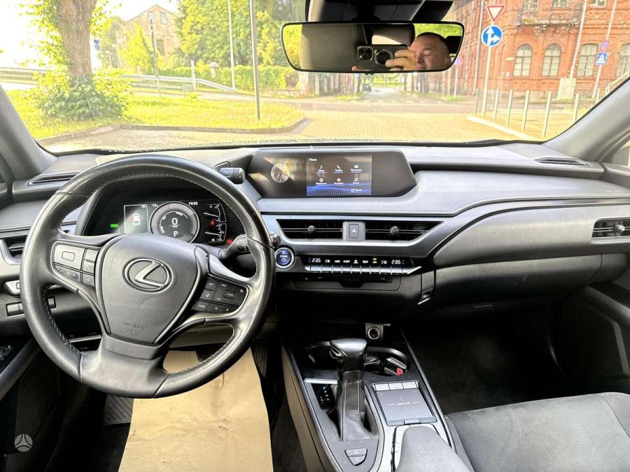 Melns Lexus UX 250h 2020 Daugavpils, ar dzinēja tilpumu 1.99 L un nobraukumu 131 tūkst. km par 21299 €, foto 38 vietnē AUTOMOTO.COM.LV