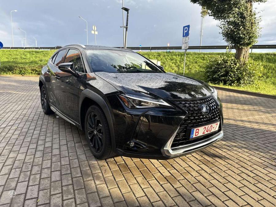 Melns Lexus UX 250h 2020 Daugavpils, ar dzinēja tilpumu 1.99 L un nobraukumu 131 tūkst. km par 21299 €, foto 40 vietnē AUTOMOTO.COM.LV