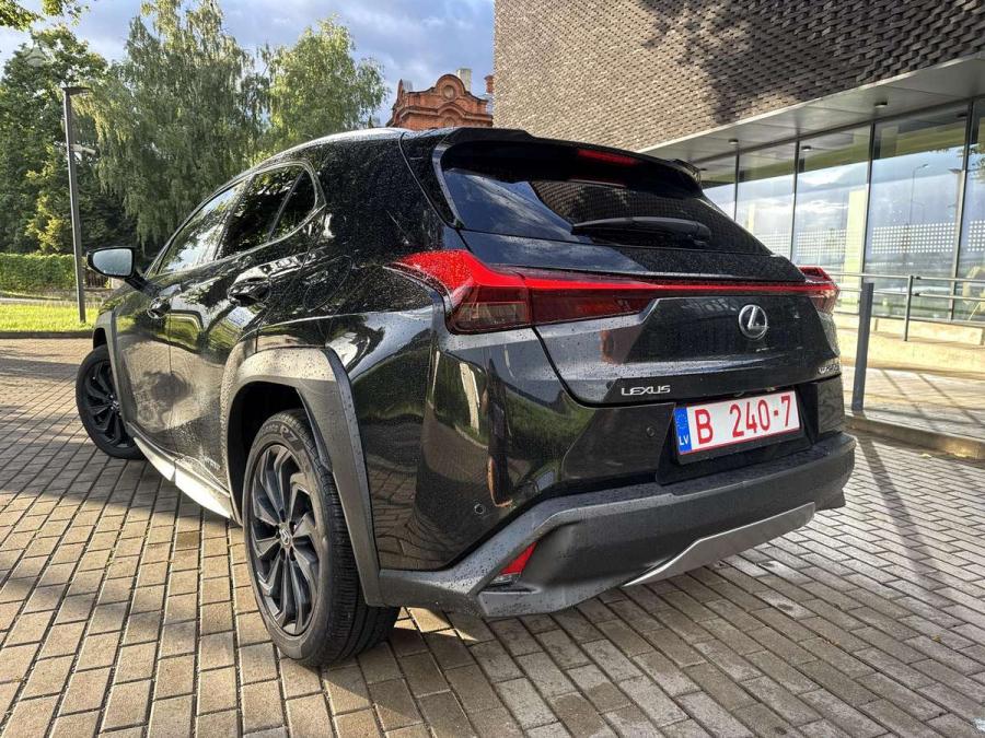 Melns Lexus UX 250h 2020 Daugavpils, ar dzinēja tilpumu 1.99 L un nobraukumu 131 tūkst. km par 21299 €, foto 42 vietnē AUTOMOTO.COM.LV