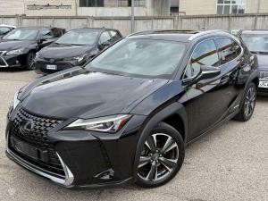 Melns Lexus UX 250h 2020 Viļņa, ar dzinēja tilpumu 2.00 L un nobraukumu 72 tūkst. km par 23000 €, foto 3 vietnē AUTOMOTO.COM.LV