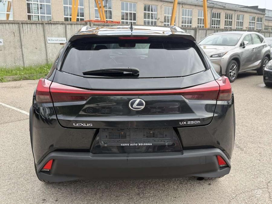 Melns Lexus UX 250h 2020 Viļņa, ar dzinēja tilpumu 2.00 L un nobraukumu 72 tūkst. km par 23000 €, foto 10 vietnē AUTOMOTO.COM.LV