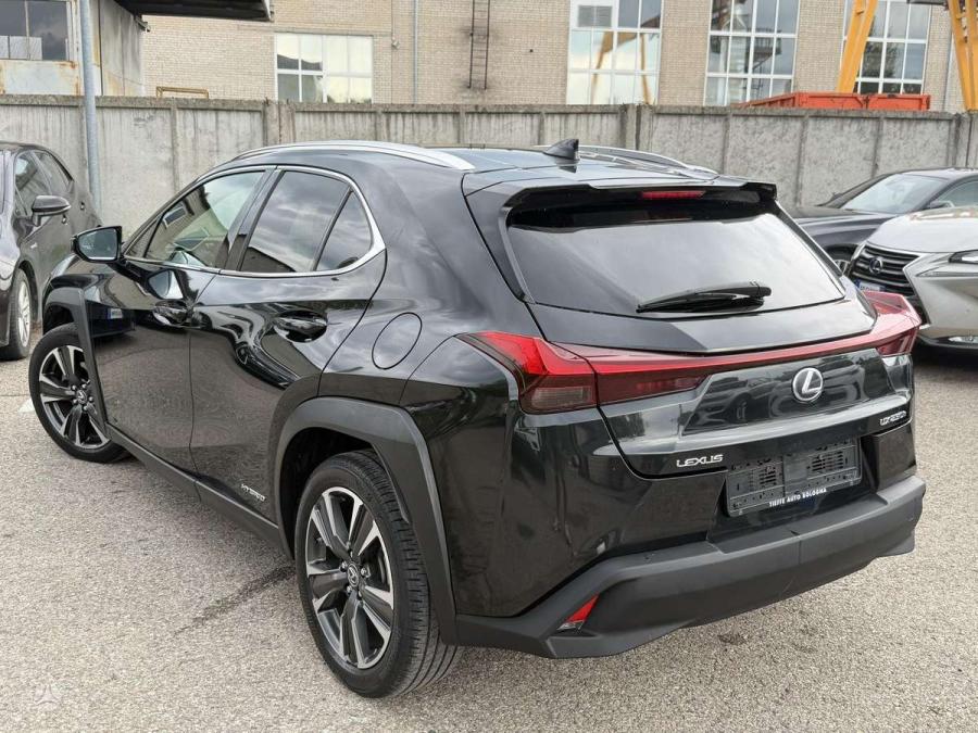 Melns Lexus UX 250h 2020 Viļņa, ar dzinēja tilpumu 2.00 L un nobraukumu 72 tūkst. km par 23000 €, foto 11 vietnē AUTOMOTO.COM.LV