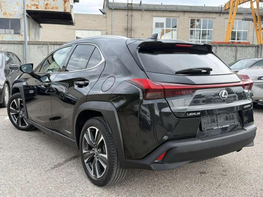 Melns Lexus UX 250h 2020 Viļņa, ar dzinēja tilpumu 2.00 L un nobraukumu 72 tūkst. km par 23000 €, foto 12 vietnē AUTOMOTO.COM.LV