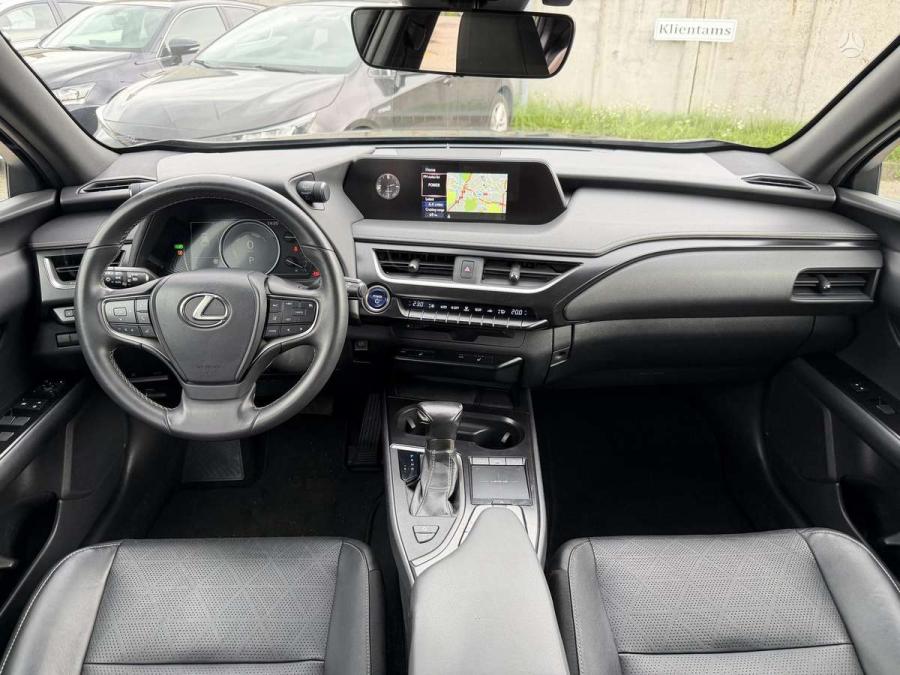 Melns Lexus UX 250h 2020 Viļņa, ar dzinēja tilpumu 2.00 L un nobraukumu 72 tūkst. km par 23000 €, foto 16 vietnē AUTOMOTO.COM.LV