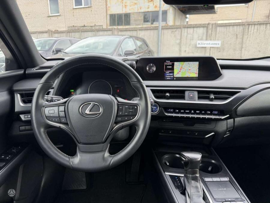 Melns Lexus UX 250h 2020 Viļņa, ar dzinēja tilpumu 2.00 L un nobraukumu 72 tūkst. km par 23000 €, foto 17 vietnē AUTOMOTO.COM.LV