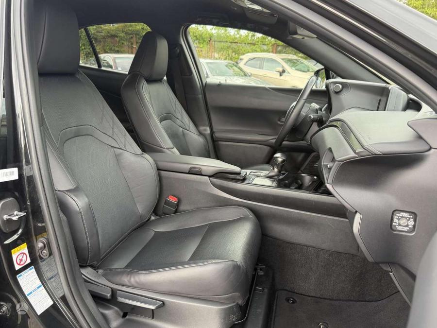 Melns Lexus UX 250h 2020 Viļņa, ar dzinēja tilpumu 2.00 L un nobraukumu 72 tūkst. km par 23000 €, foto 18 vietnē AUTOMOTO.COM.LV