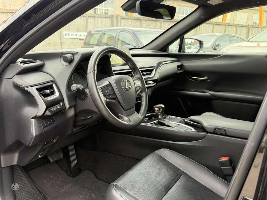 Melns Lexus UX 250h 2020 Viļņa, ar dzinēja tilpumu 2.00 L un nobraukumu 72 tūkst. km par 23000 €, foto 19 vietnē AUTOMOTO.COM.LV