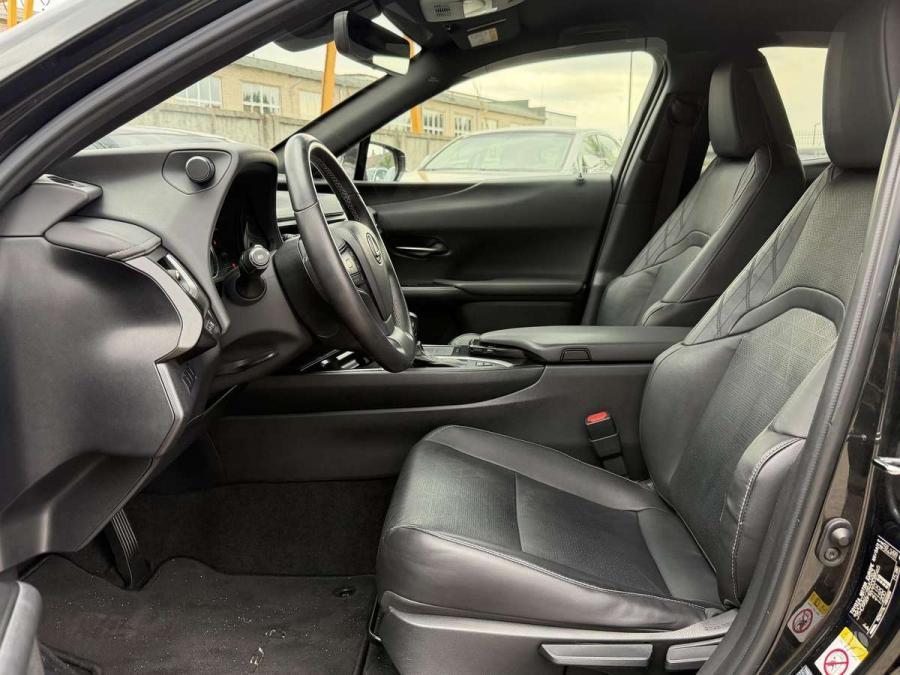 Melns Lexus UX 250h 2020 Viļņa, ar dzinēja tilpumu 2.00 L un nobraukumu 72 tūkst. km par 23000 €, foto 20 vietnē AUTOMOTO.COM.LV