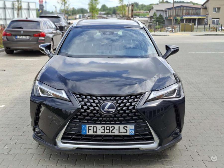 Melns Lexus UX 250h 2020 Viļņa, ar dzinēja tilpumu 2.00 L un nobraukumu 130 tūkst. km par 19500 €, foto 6 vietnē AUTOMOTO.COM.LV