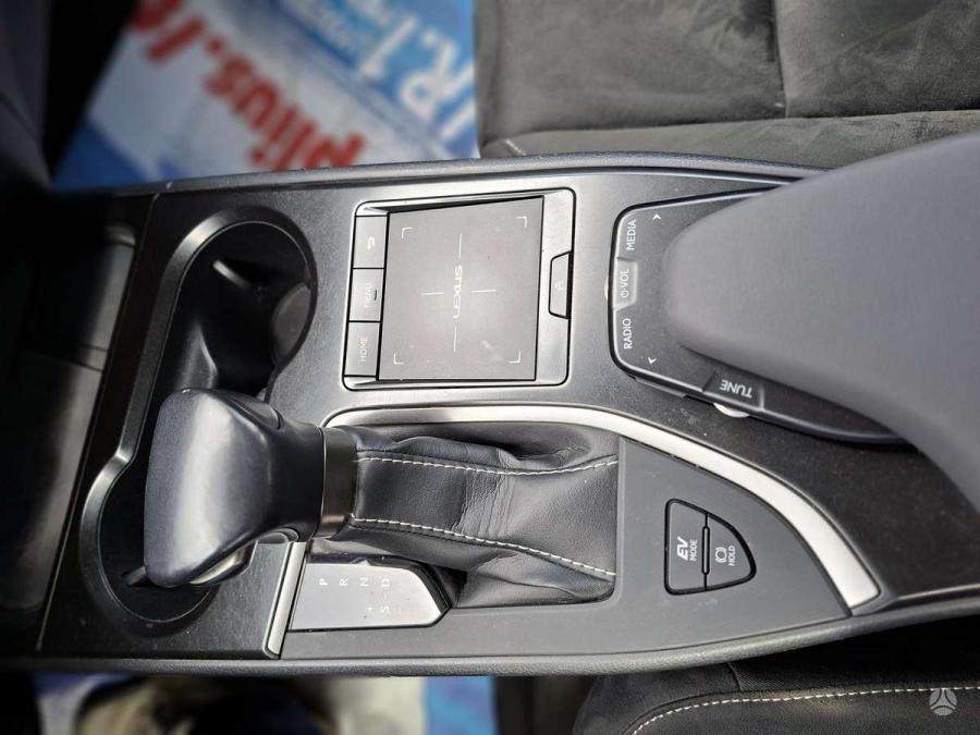 Melns Lexus UX 250h 2020 Viļņa, ar dzinēja tilpumu 2.00 L un nobraukumu 130 tūkst. km par 19500 €, foto 8 vietnē AUTOMOTO.COM.LV