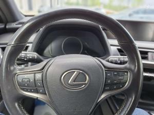 Melns Lexus UX 250h 2020 Viļņa, ar dzinēja tilpumu 2.00 L un nobraukumu 130 tūkst. km par 19500 €, foto 9 vietnē AUTOMOTO.COM.LV