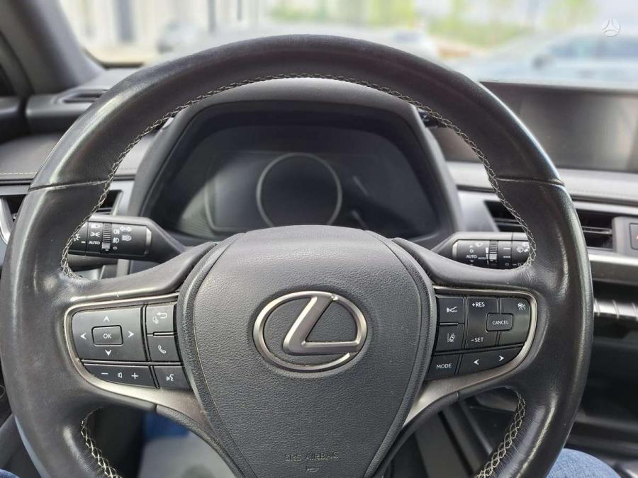 Melns Lexus UX 250h 2020 Viļņa, ar dzinēja tilpumu 2.00 L un nobraukumu 130 tūkst. km par 19500 €, foto 9 vietnē AUTOMOTO.COM.LV