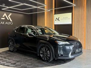 Black Lexus UX 250h 2020 in Kaunas, with an engine capacity of 1.98 L and mileage of 110 thousand km for 24390 €, photo 3 on AUTOMOTO.COM.LV