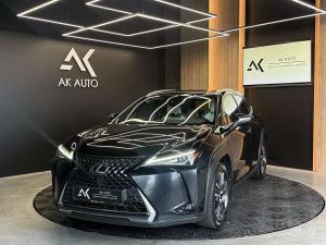 Black Lexus UX 250h 2020 in Kaunas, with an engine capacity of 1.98 L and mileage of 110 thousand km for 24390 €, photo 6 on AUTOMOTO.COM.LV