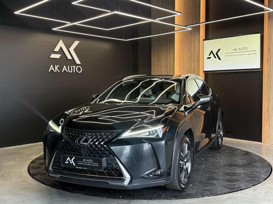 Black Lexus UX 250h 2020 in Kaunas, with an engine capacity of 1.98 L and mileage of 110 thousand km for 24390 €, photo 6 on AUTOMOTO.COM.LV