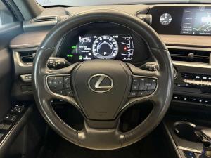 Black Lexus UX 250h 2020 in Kaunas, with an engine capacity of 1.98 L and mileage of 110 thousand km for 24390 €, photo 15 on AUTOMOTO.COM.LV