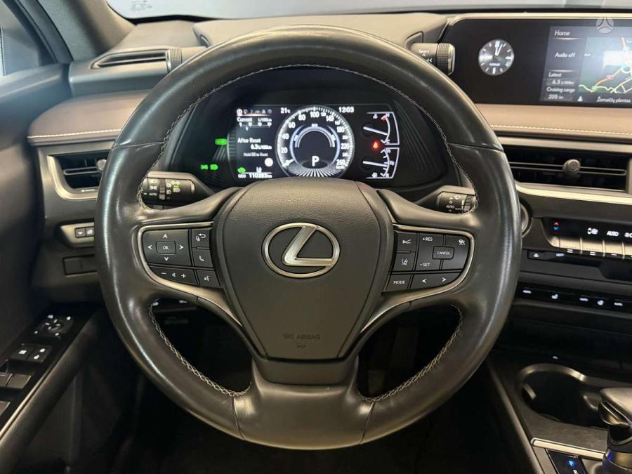 Black Lexus UX 250h 2020 in Kaunas, with an engine capacity of 1.98 L and mileage of 110 thousand km for 24390 €, photo 15 on AUTOMOTO.COM.LV
