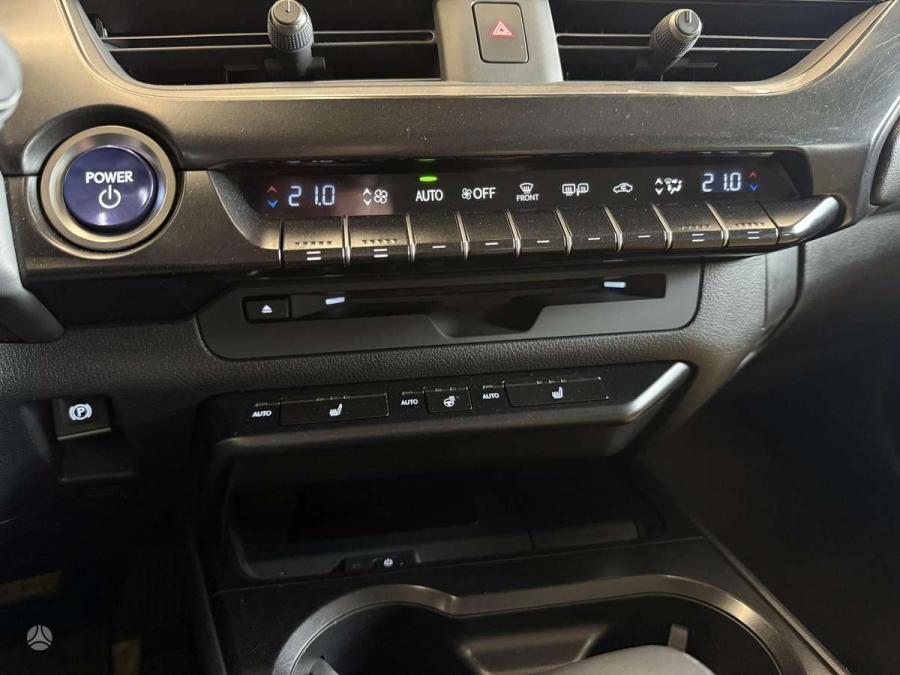 Black Lexus UX 250h 2020 in Kaunas, with an engine capacity of 1.98 L and mileage of 110 thousand km for 24390 €, photo 22 on AUTOMOTO.COM.LV
