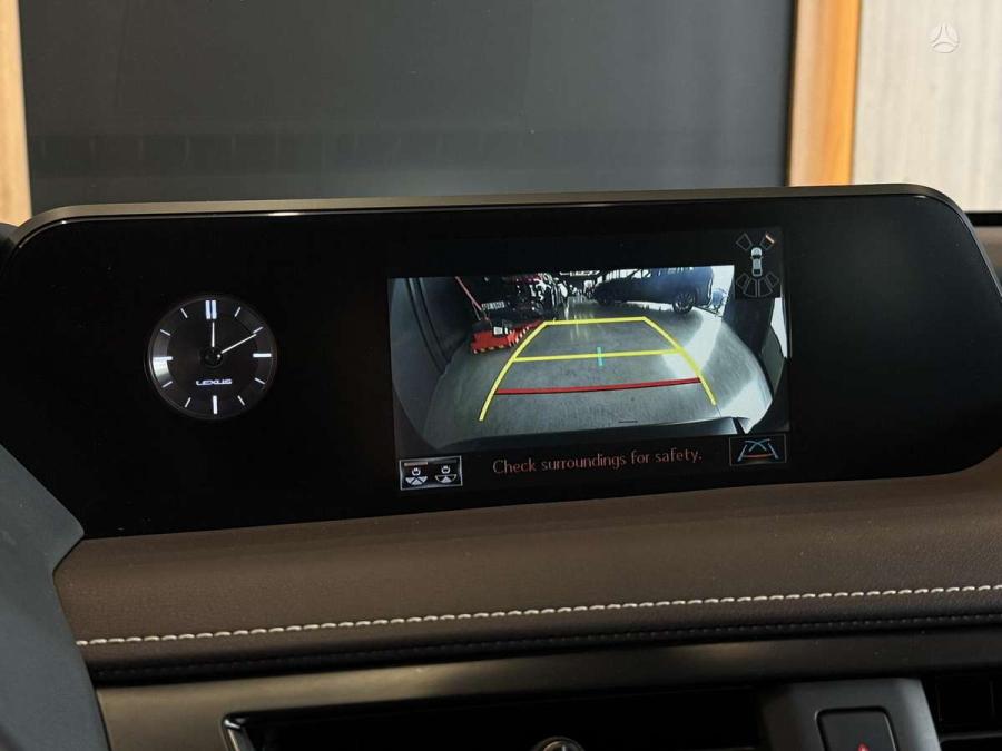 Black Lexus UX 250h 2020 in Kaunas, with an engine capacity of 1.98 L and mileage of 110 thousand km for 24390 €, photo 34 on AUTOMOTO.COM.LV