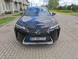 Black Lexus UX 250h 2020 in Vilnius, with an engine capacity of 2.00 L and mileage of 130 thousand km for 18700 €, photo 3 on AUTOMOTO.COM.LV