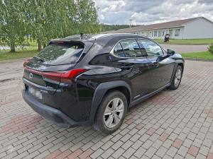 Black Lexus UX 250h 2020 in Vilnius, with an engine capacity of 2.00 L and mileage of 130 thousand km for 18700 €, photo 5 on AUTOMOTO.COM.LV