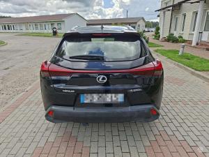 Black Lexus UX 250h 2020 in Vilnius, with an engine capacity of 2.00 L and mileage of 130 thousand km for 18700 €, photo 6 on AUTOMOTO.COM.LV
