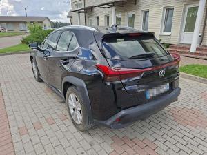 Black Lexus UX 250h 2020 in Vilnius, with an engine capacity of 2.00 L and mileage of 130 thousand km for 18700 €, photo 7 on AUTOMOTO.COM.LV