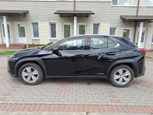 Black Lexus UX 250h 2020 in Vilnius, with an engine capacity of 2.00 L and mileage of 130 thousand km for 18700 €, photo 8 on AUTOMOTO.COM.LV