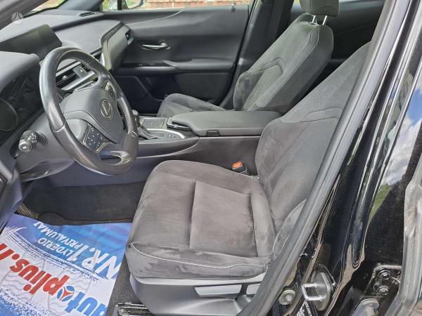 Black Lexus UX 250h 2020 in Vilnius, with an engine capacity of 2.00 L and mileage of 130 thousand km for 18700 €, photo 10 on AUTOMOTO.COM.LV