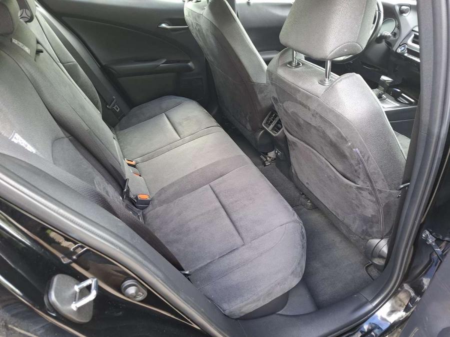 Black Lexus UX 250h 2020 in Vilnius, with an engine capacity of 2.00 L and mileage of 130 thousand km for 18700 €, photo 12 on AUTOMOTO.COM.LV