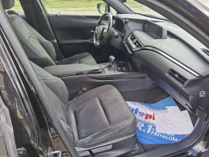 Black Lexus UX 250h 2020 in Vilnius, with an engine capacity of 2.00 L and mileage of 130 thousand km for 18700 €, photo 13 on AUTOMOTO.COM.LV