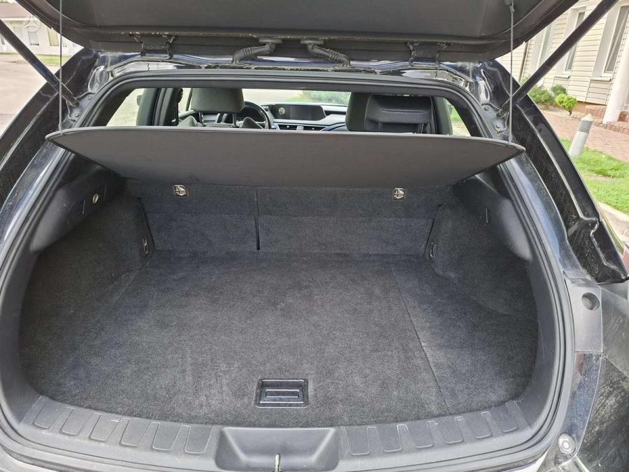 Black Lexus UX 250h 2020 in Vilnius, with an engine capacity of 2.00 L and mileage of 130 thousand km for 18700 €, photo 14 on AUTOMOTO.COM.LV