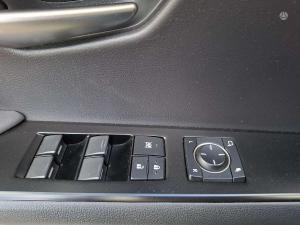 Black Lexus UX 250h 2020 in Vilnius, with an engine capacity of 2.00 L and mileage of 130 thousand km for 18700 €, photo 15 on AUTOMOTO.COM.LV