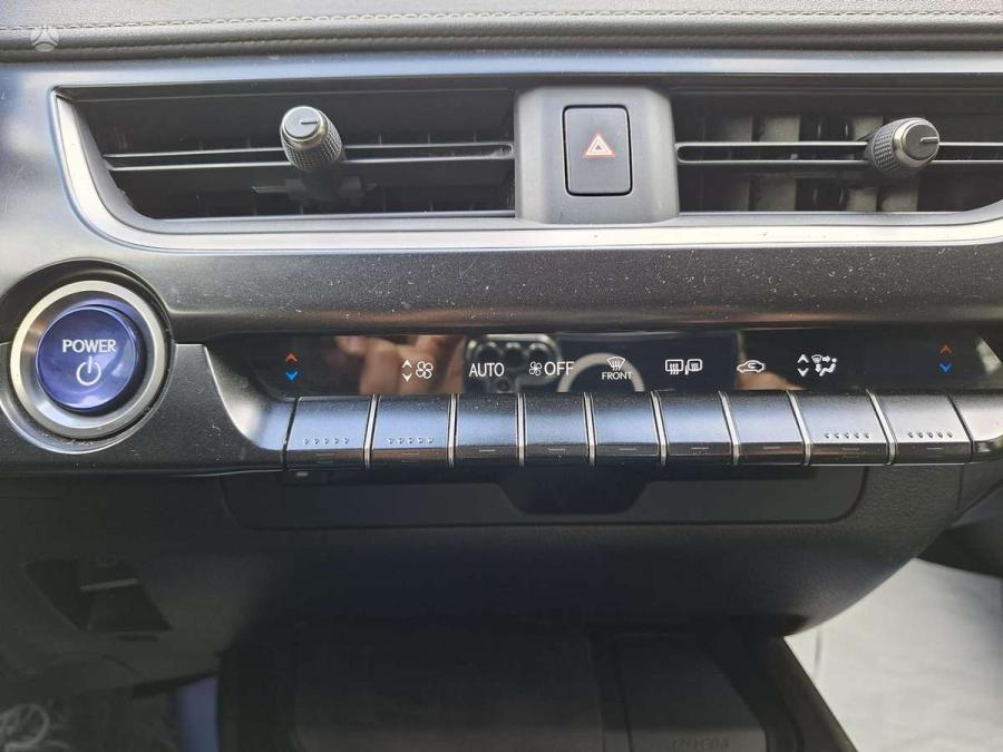 Black Lexus UX 250h 2020 in Vilnius, with an engine capacity of 2.00 L and mileage of 130 thousand km for 18700 €, photo 19 on AUTOMOTO.COM.LV
