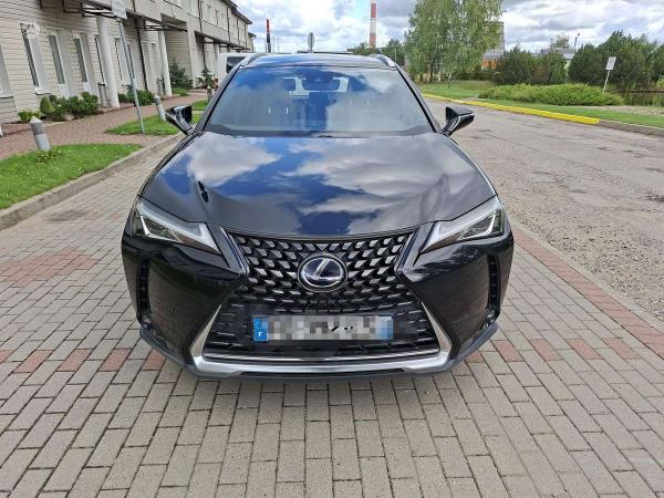Черный Лексус UX 250h 2020 в Вильнюс, объемом двигателя 2.00 л и пробегом 130 тыс. км за 18700 €, фото 3 на AUTOMOTO.COM.LV