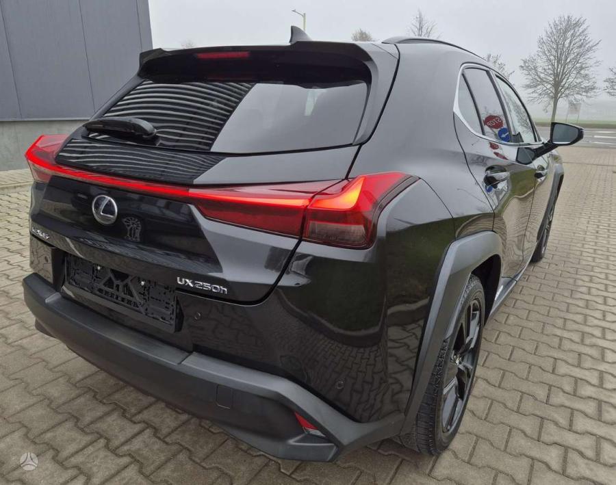 Melns Lexus UX 250h 2021 Panevēža, ar dzinēja tilpumu 1.99 L un nobraukumu 149 tūkst. km par 19899 €, foto 5 vietnē AUTOMOTO.COM.LV