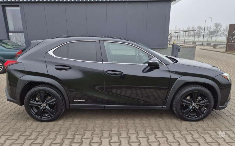 Melns Lexus UX 250h 2021 Panevēža, ar dzinēja tilpumu 1.99 L un nobraukumu 149 tūkst. km par 19899 €, foto 6 vietnē AUTOMOTO.COM.LV