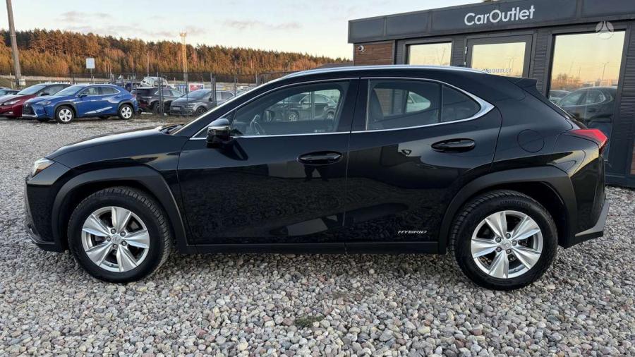 Melns Lexus UX 250h 2021 Viļņa, ar dzinēja tilpumu 1.99 L un nobraukumu 115 tūkst. km par 20933 €, foto 3 vietnē AUTOMOTO.COM.LV