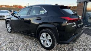 Melns Lexus UX 250h 2021 Viļņa, ar dzinēja tilpumu 1.99 L un nobraukumu 115 tūkst. km par 20933 €, foto 4 vietnē AUTOMOTO.COM.LV
