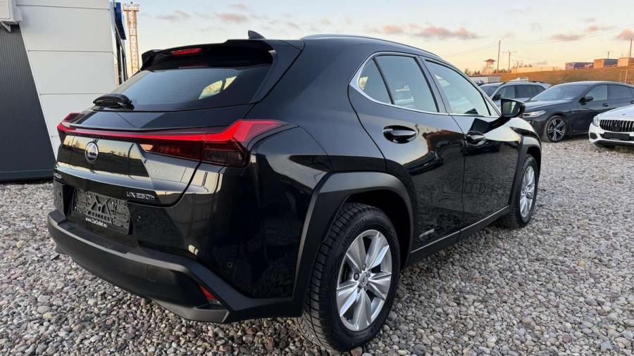Melns Lexus UX 250h 2021 Viļņa, ar dzinēja tilpumu 1.99 L un nobraukumu 115 tūkst. km par 20933 €, foto 6 vietnē AUTOMOTO.COM.LV