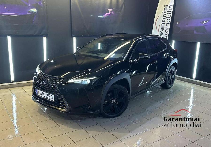 Black Lexus UX 250h 2021 in Vilnius, with an engine capacity of 1.99 L and mileage of 156 thousand km for 22750 €, photo 1 on AUTOMOTO.COM.LV