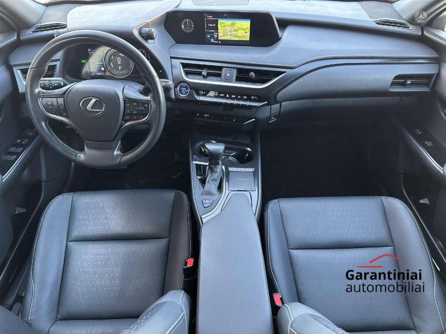 Black Lexus UX 250h 2021 in Vilnius, with an engine capacity of 1.99 L and mileage of 156 thousand km for 22750 €, photo 3 on AUTOMOTO.COM.LV