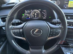 Black Lexus UX 250h 2021 in Vilnius, with an engine capacity of 1.99 L and mileage of 156 thousand km for 22750 €, photo 6 on AUTOMOTO.COM.LV