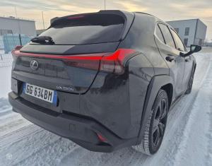Black Lexus UX 250h 2021 in Panevezys, with an engine capacity of 1.99 L and mileage of 149 thousand km for 19499 €, photo 5 on AUTOMOTO.COM.LV