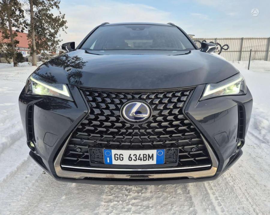 Black Lexus UX 250h 2021 in Panevezys, with an engine capacity of 1.99 L and mileage of 149 thousand km for 19499 €, photo 8 on AUTOMOTO.COM.LV