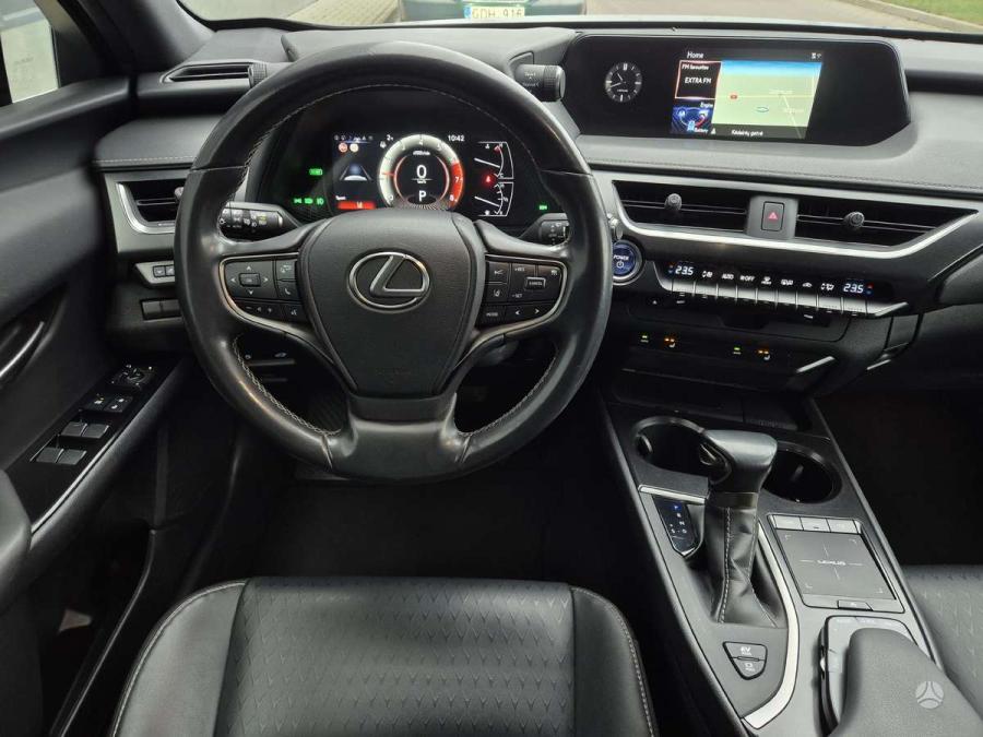 Black Lexus UX 250h 2021 in Panevezys, with an engine capacity of 1.99 L and mileage of 149 thousand km for 19499 €, photo 16 on AUTOMOTO.COM.LV